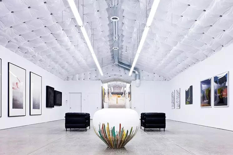 Die Artfarm von Ai Weiwei und HHF zeigt zeitgenössische chinesische Kunst in einem landwirtschaftlichen Gebäude 28882_1
