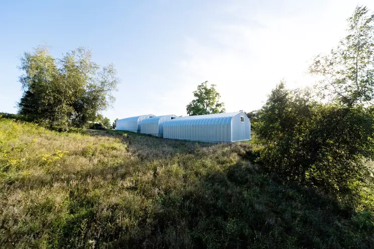 Ai Weiwei, HHF ສະຖາປະນິກ, Artfarm, ຫ້ອງສະແດງສິລະປະຊົນນະບົດ, insulation foil PVC, ສິລະປະຮ່ວມສະໄຫມຂອງຈີນ, ອາຄານກະສິກໍາ, ແຜ່ນເຫຼັກ galvanized