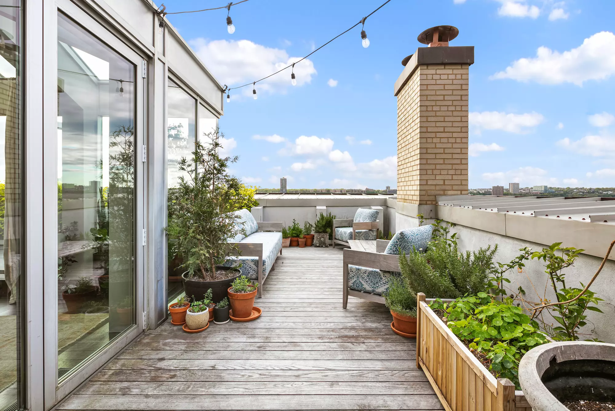 Gilista ni Amy Schumer ang iyang Upper West Side 'secret garden' penthouse nga $15M 28_15