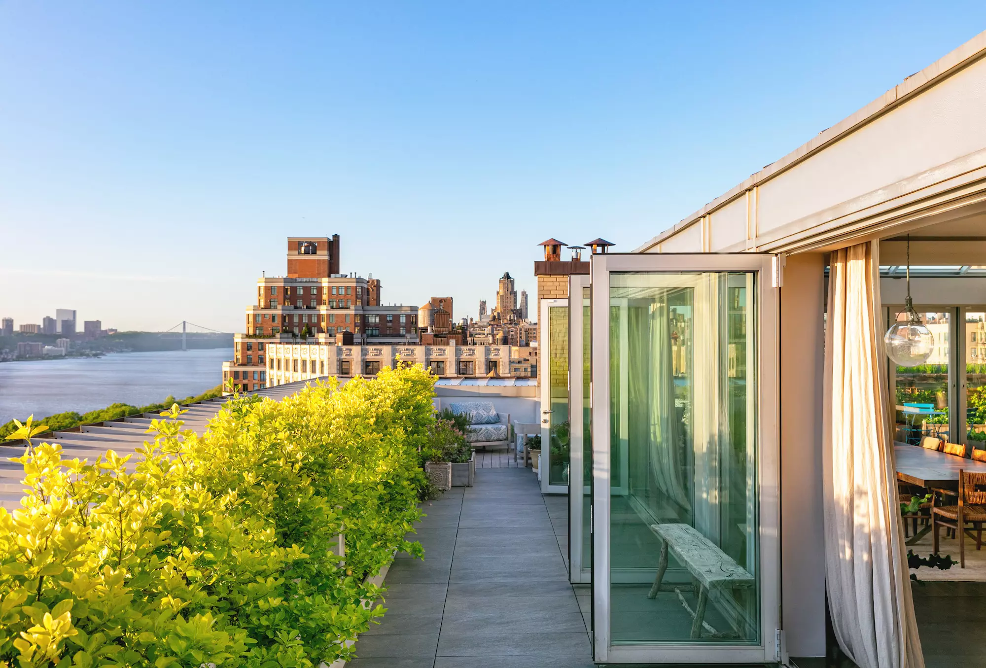 Gilista ni Amy Schumer ang iyang Upper West Side 'secret garden' penthouse nga $15M 28_23