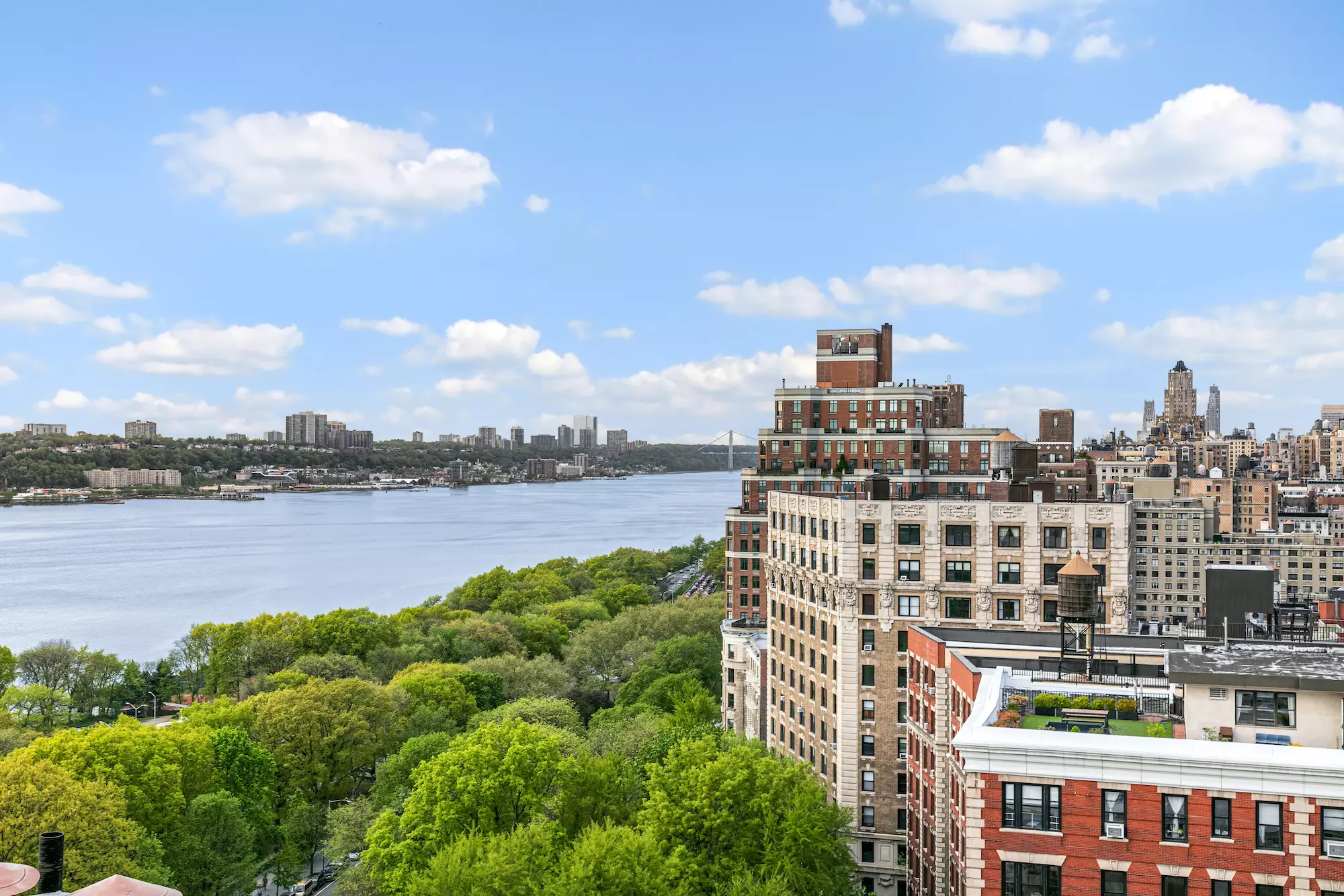 Gilista ni Amy Schumer ang iyang Upper West Side 'secret garden' penthouse nga $15M 28_24