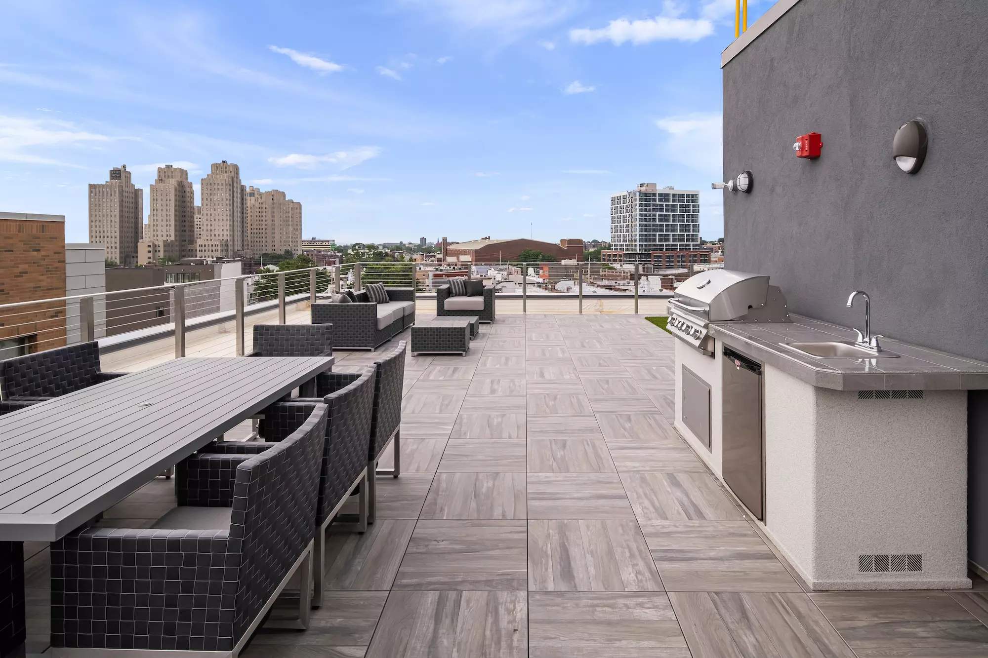 이 새로운 Jersey City 초소형 아파트는 디자인을 통해 경제성을 다루고 있습니다. 2905_4