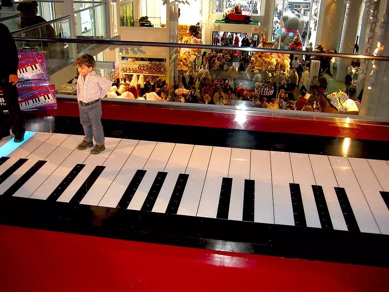 FAOSschwarz Klavier