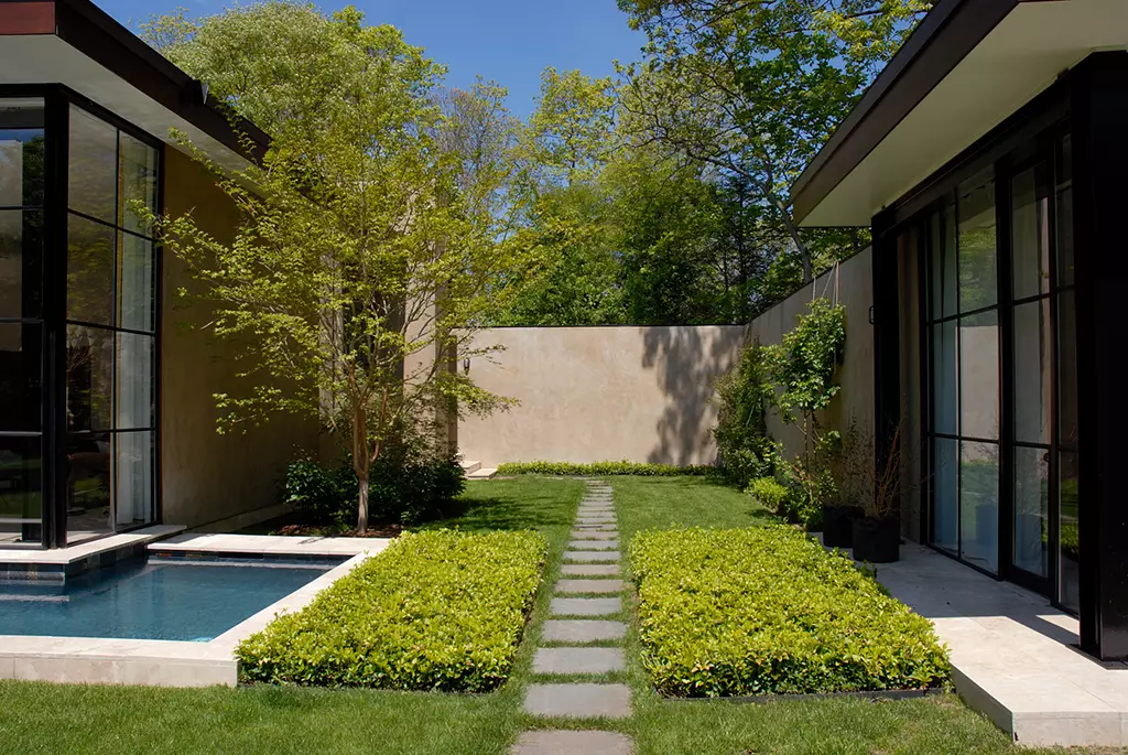 Архитектор Майкл Хаверланд продает свой современный стеклянный дом в Ист-Хэмптоне за 5 миллионов долларов. 2924_3
