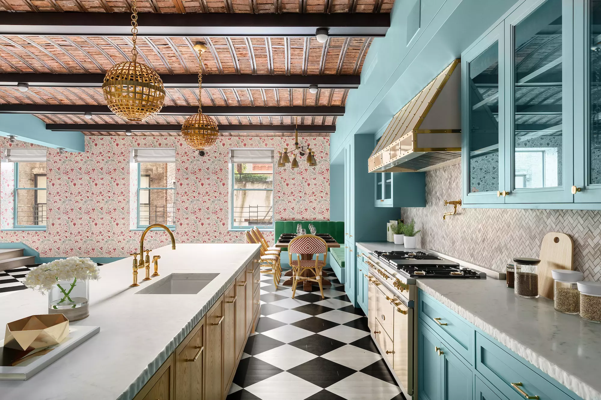 著名餐廳設計師為這座價值 1800 萬美元的 Soho 複式公寓配備了色彩、圖案和趣味性 2934_2