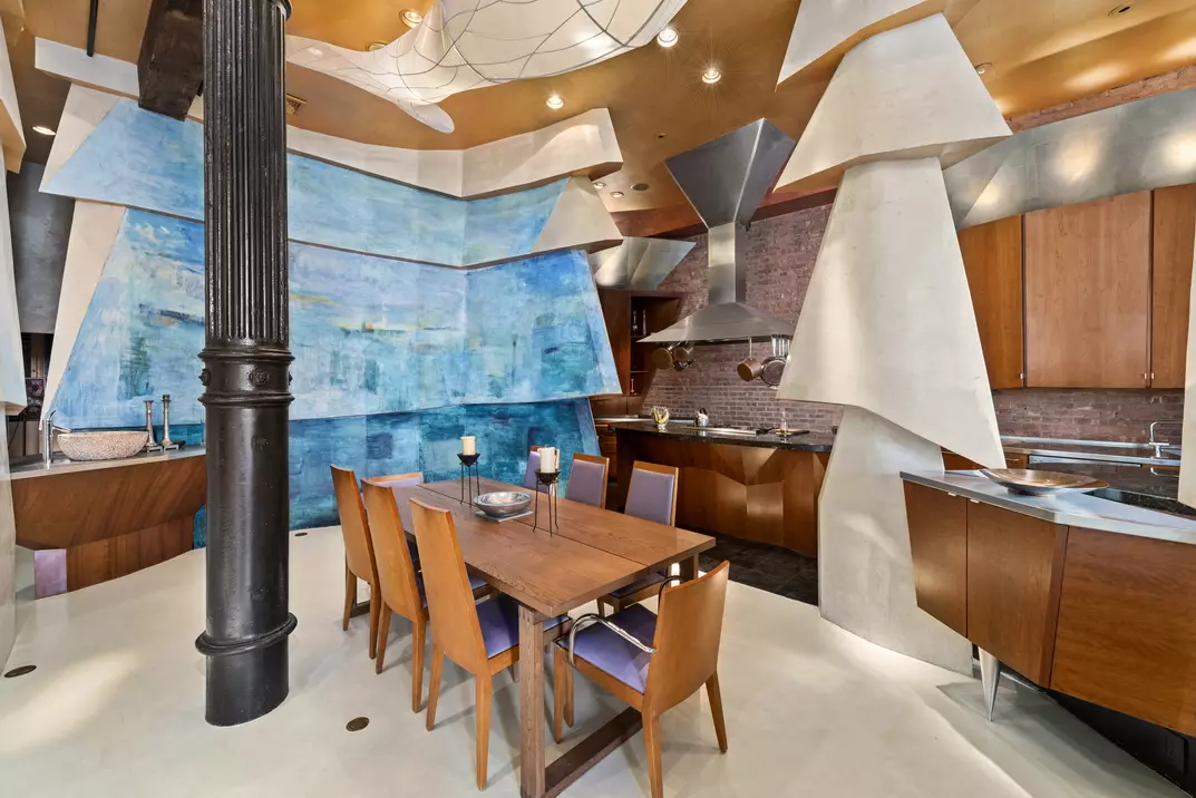 Зураач Майкл Соморофын Сохогийн дээврийн хөндий нь 6 сая долларын үнэтэй өвөрмөц баримал, хачирхалтай геометрээр дүүрэн байдаг. 2942_8