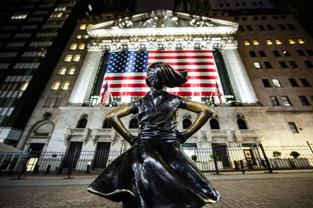 Комисията за обществен дизайн временно удължава престоя на статуята на „Безстрашното момиче“ на Broad Street