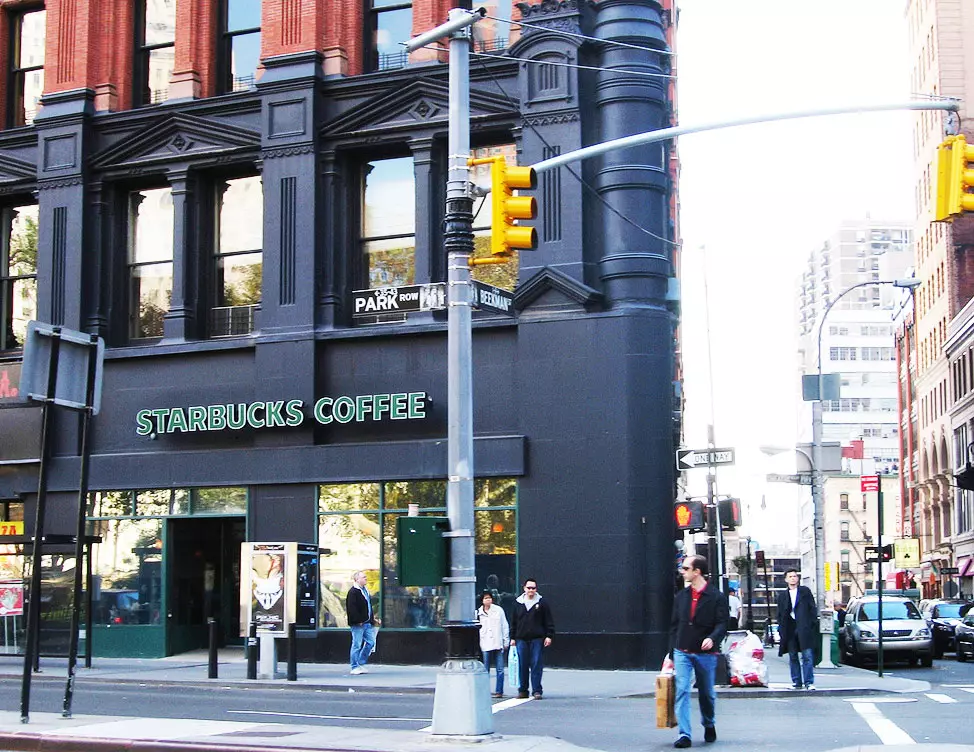 NYC කුලිය ඉතා ඉහළයි, Starbucks පවා ඒවා දරාගත නොහැක 30004_1