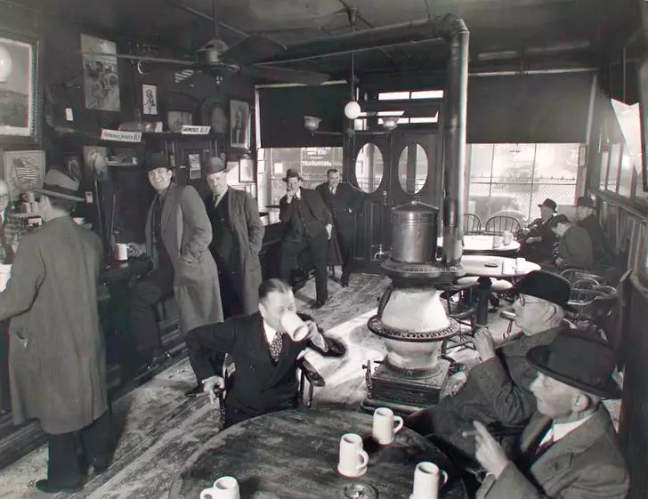 McSorley's, Bernice Abbot, plej malnova drinkejo en NYC