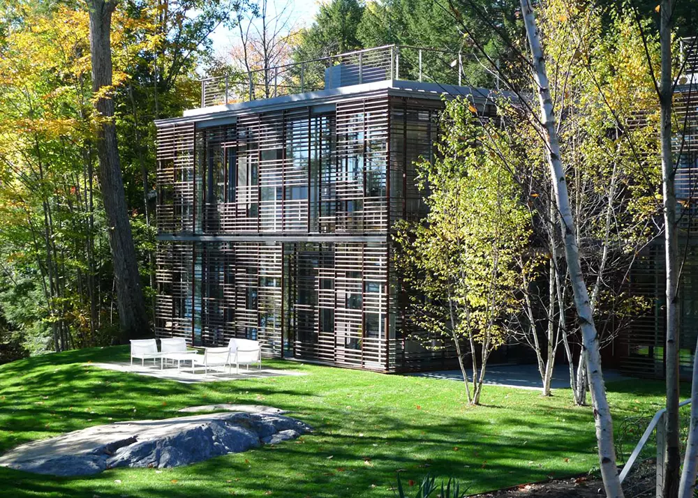 Gluck+, შენობების კოლექცია, Lake House, Boathouse ტბაზე, მწვანე სახურავის შენობა, Adirondack Mountains, Guesthouse, დახურული საცურაო აუზი,