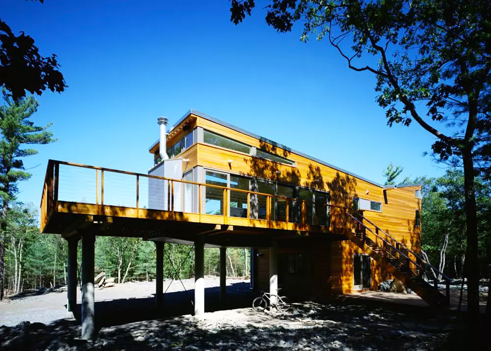 Re4a, Mountain Retreat, on stilts, Catskill Mountains, Kerhonkson, wooden deck, cedar cladding, gray concrete panel, bamboo flooring