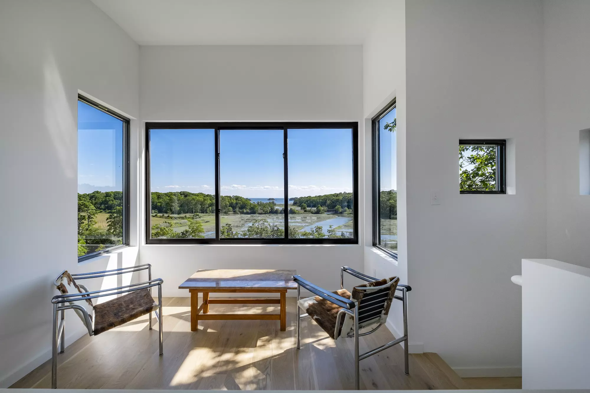 Das moderne Connecticut-Haus im Wert von 2,8 Millionen US-Dollar befindet sich auf einem Granitvorsprung mit Blick auf die darunter liegenden Salzwiesen 3027_10