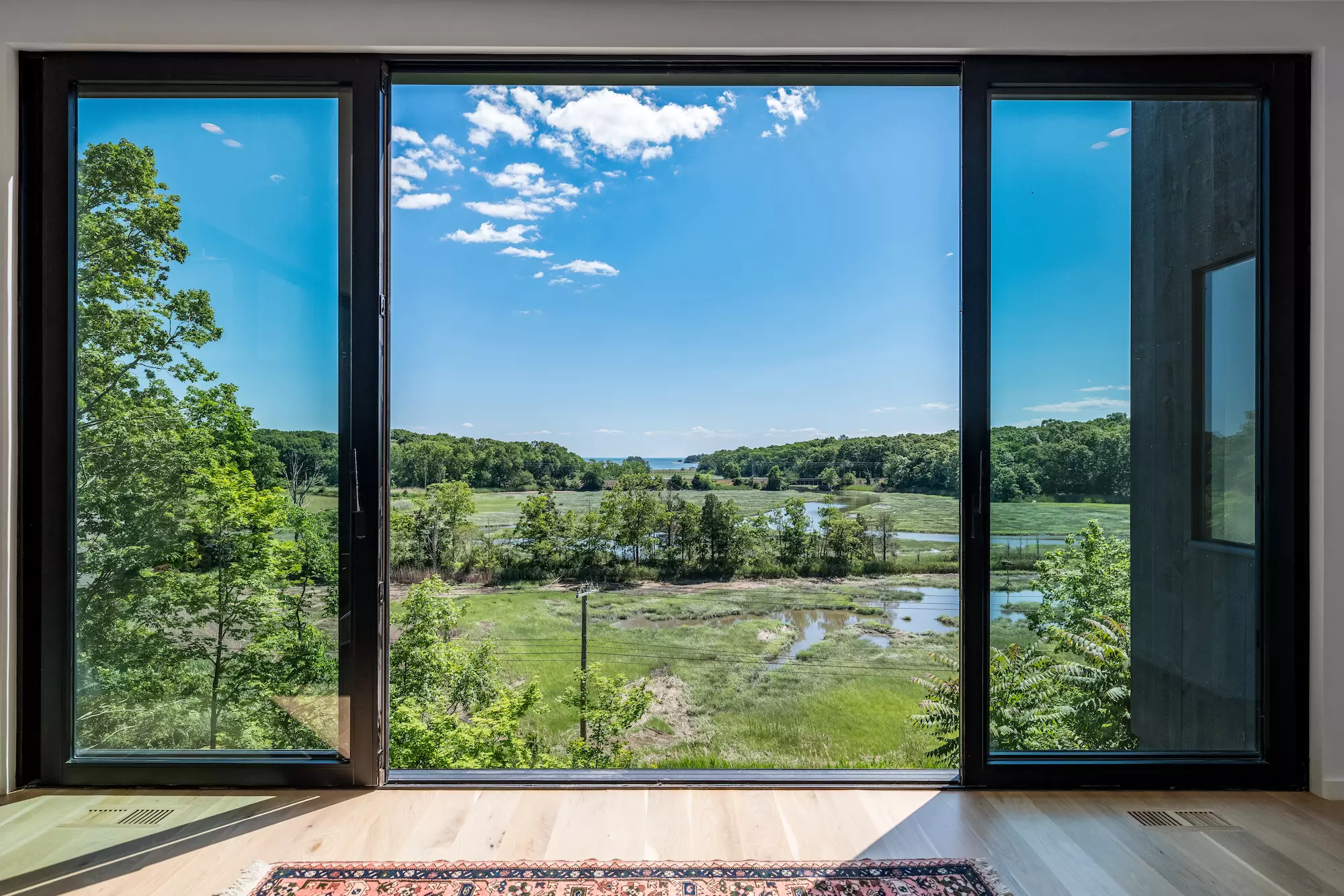 Das moderne Connecticut-Haus im Wert von 2,8 Millionen US-Dollar befindet sich auf einem Granitvorsprung mit Blick auf die darunter liegenden Salzwiesen 3027_8