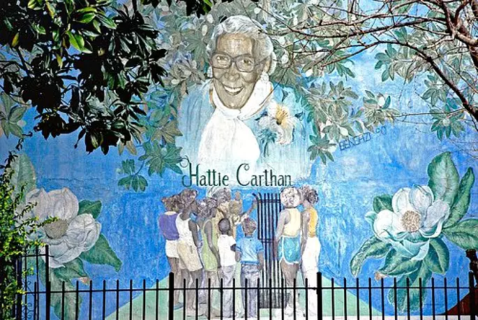 Hattie Carthan, Vườn cộng đồng Hattie Carthan, Trung tâm Trái đất Cây mộc lan, Magnolia Grandiflora