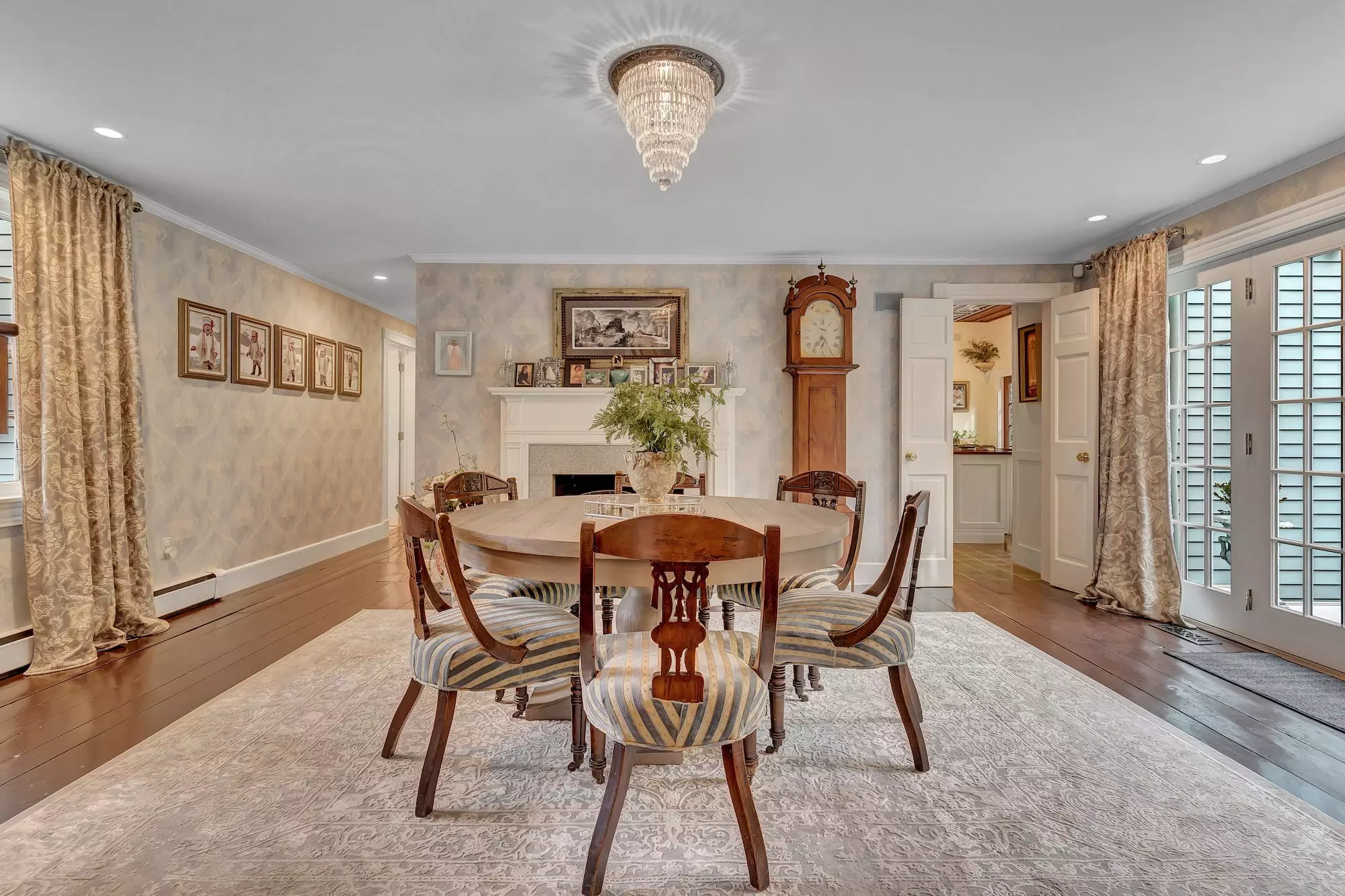 Der berühmte Hochzeitsplaner David Tutera listet das Anwesen in Connecticut für 1,45 Millionen Dollar auf 3037_7
