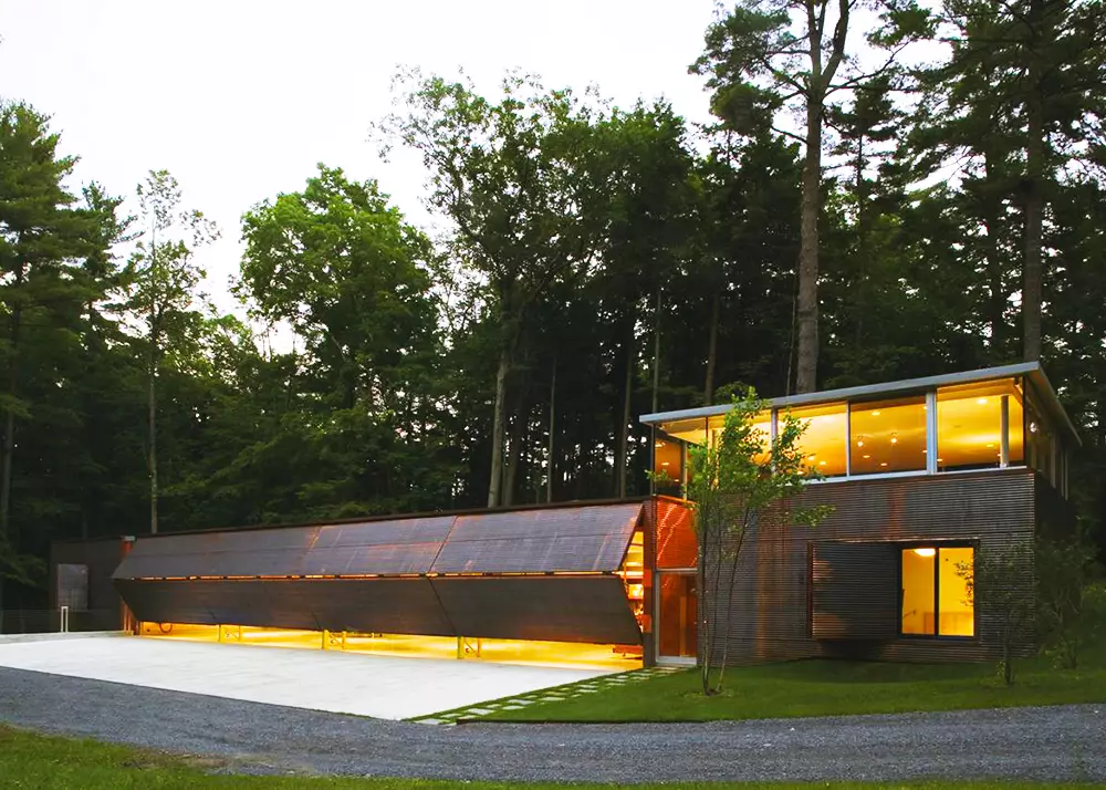 Gluck+'s Stunning Ultramodern Guesthouse Features Corrugated Copper Hangar Doors 30439_1