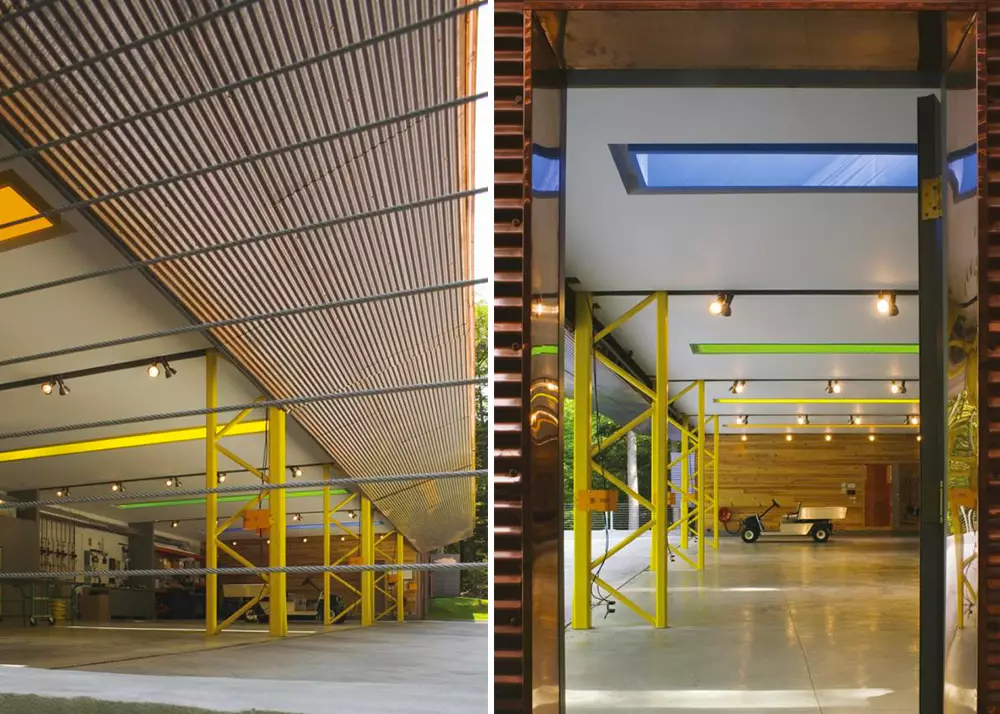 Gluck+, ຜິວໜັງທອງແດງ corrugated, ເຮືອນພັກ, 'Inverted Outbuilding', ປະຕູ hangar ຍົນ, garage ໃຫຍ່, ເຮືອນ ultramodern, windows ຕະຫຼອດ, ພາຍໃນຫນ້ອຍທີ່ສຸດ, ແສງສະຫວ່າງທໍາມະຊາດ,