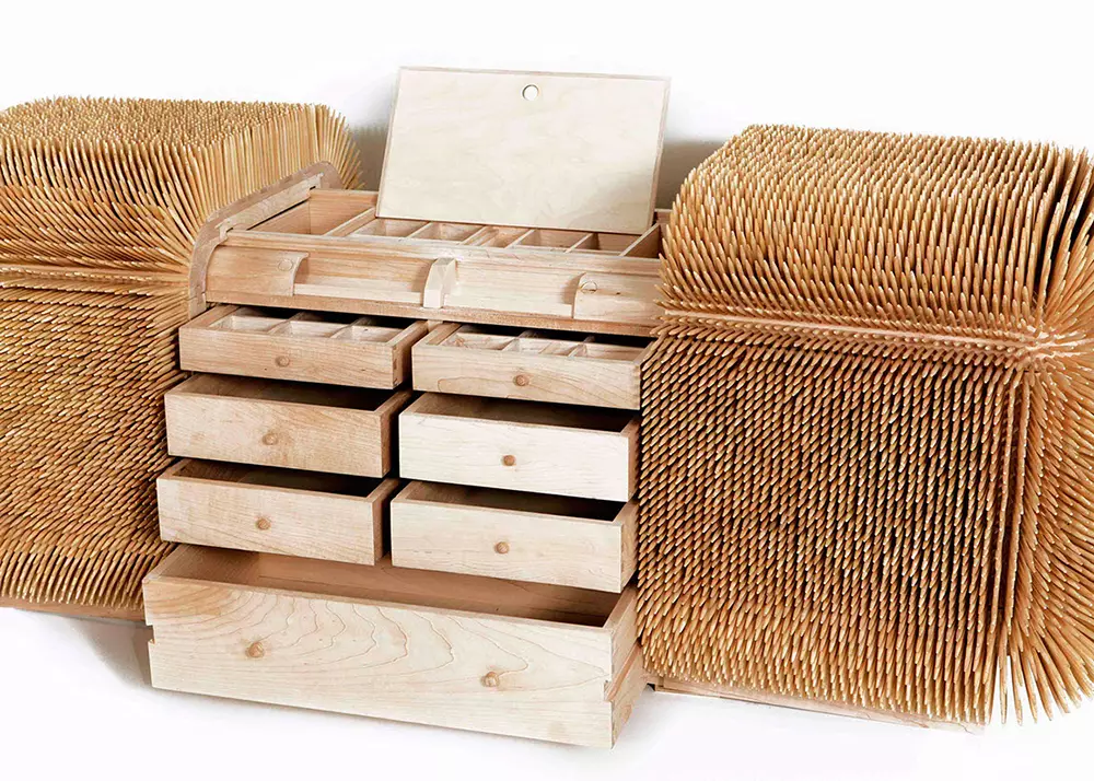 Sebastian Errazuriz, mobles puntiagudos, cofre maxistral, arce de madeira dura, bambú, brochetas de bambú,