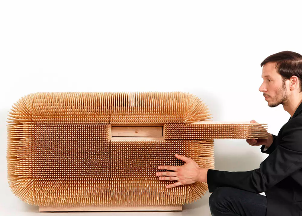Sebastian Errazuriz, mobles puntiagudos, cofre maxistral, arce de madeira dura, bambú, brochetas de bambú,