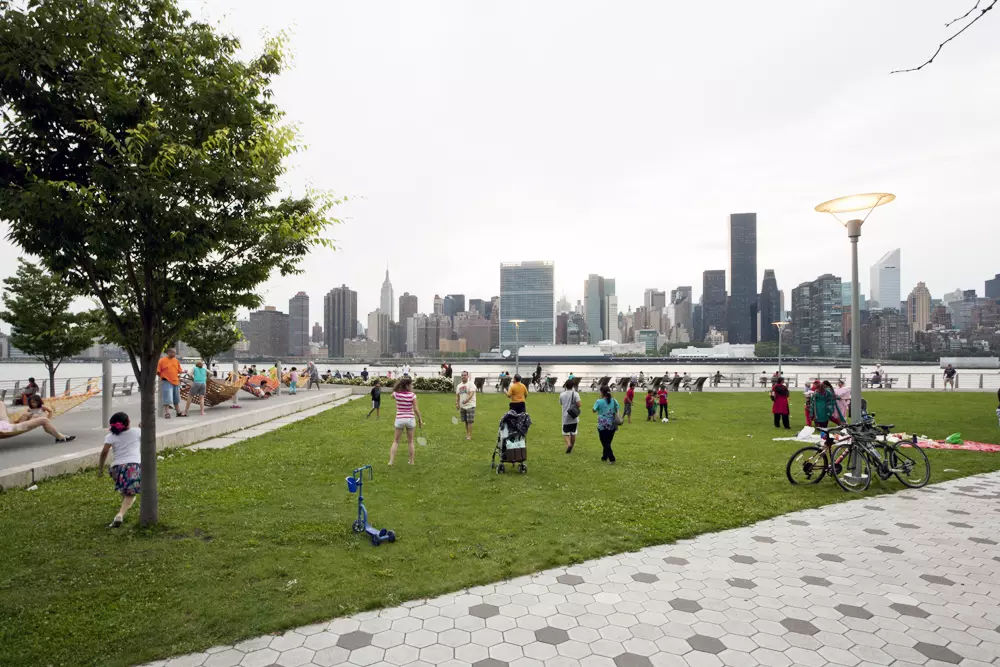 Gantry Plaza State Park