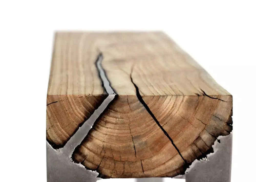 Hilla Shamia, Aluminium und Holz, „Wood Casting“-Möbel, Holon Institute of Technology, geschmolzenes Aluminium, verbranntes Holz