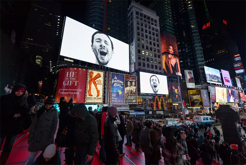 Sebastian Errazuriz, Times Square, àkọsílẹ aworan