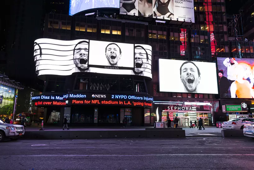 Sebastian Errazuriz၊ Times Square၊ အများသူငှာ အနုပညာ