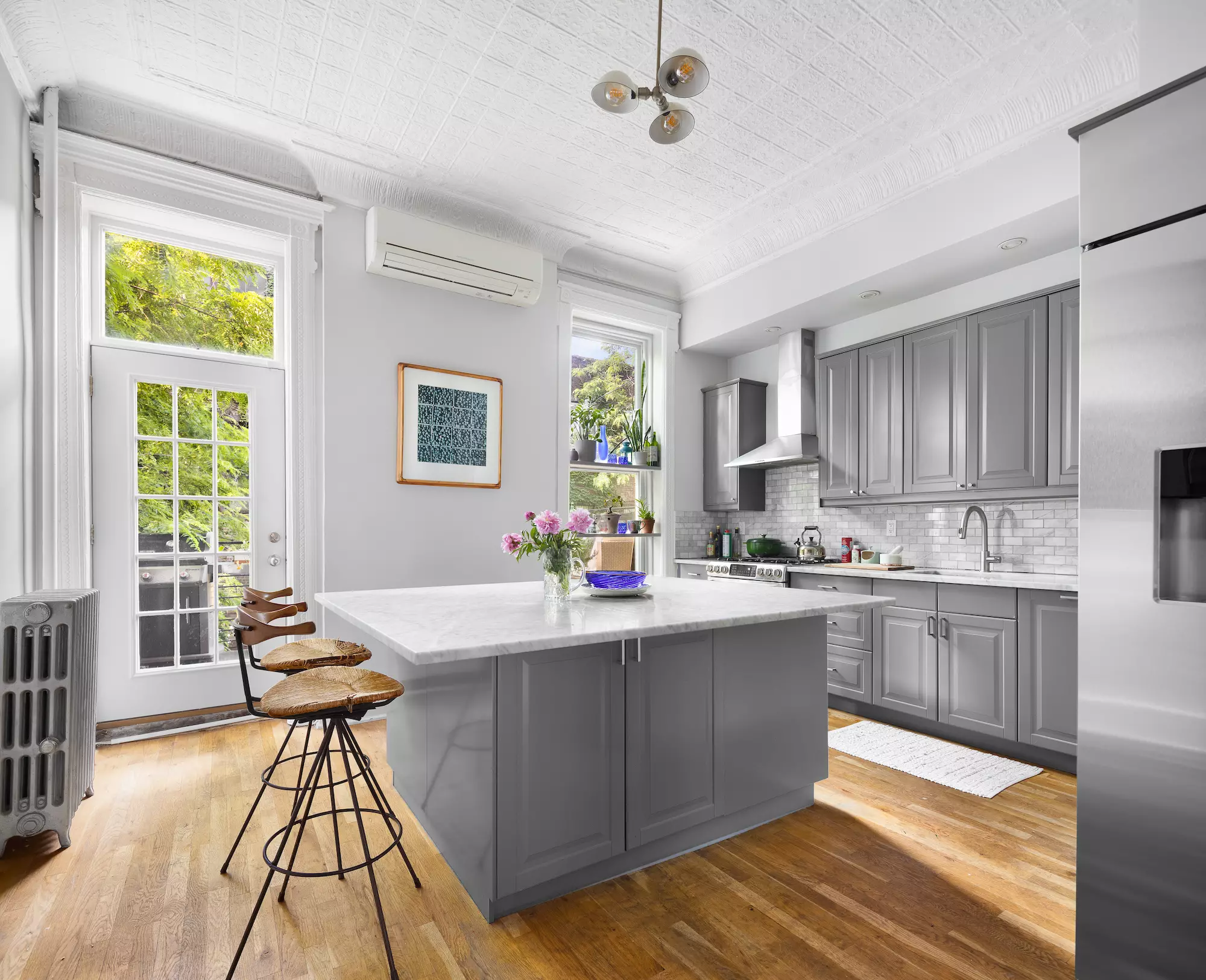 Keninginne Anne doarpshûs yn Fort Greene hat prachtich ynterieur en in túnappartemint foar $ 2.5M 3137_4