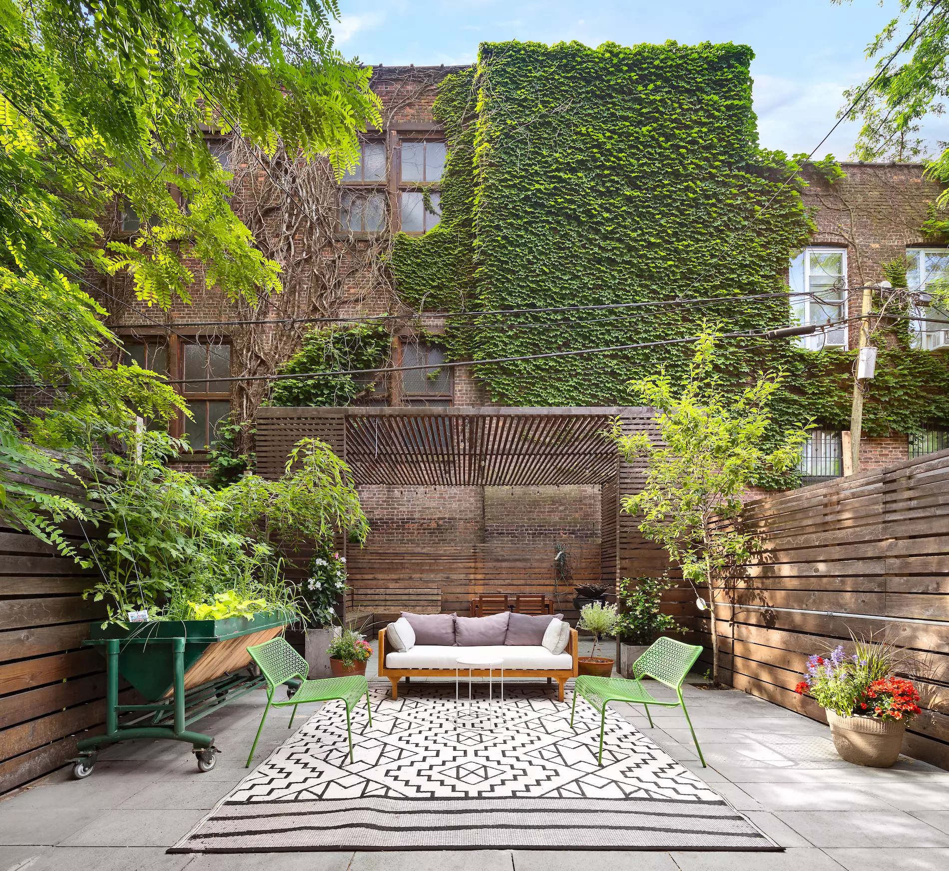 La maison de ville Queen Anne à Fort Greene a de beaux intérieurs et un appartement avec jardin pour 2,5 millions de dollars 3137_5