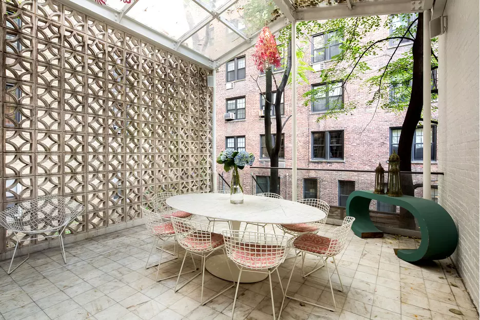130 East 64th Street, Edward Durell Stone, MoMA, artistieke steengrill met geometrische vormen