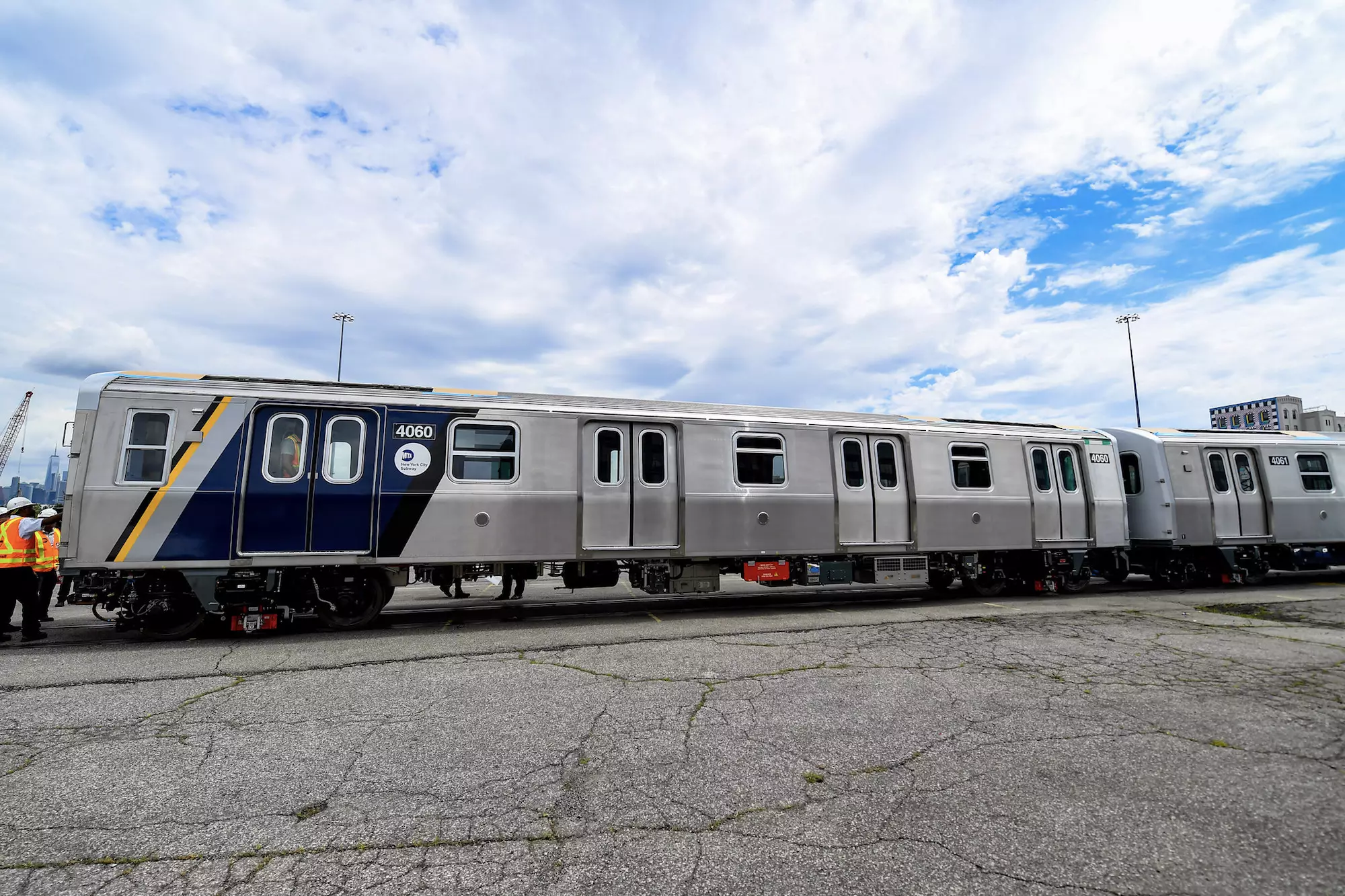 Yekem gerîdeyên nû yên metroyê yên futurîst ji bo ceribandinê digihîjin NYC 3163_2