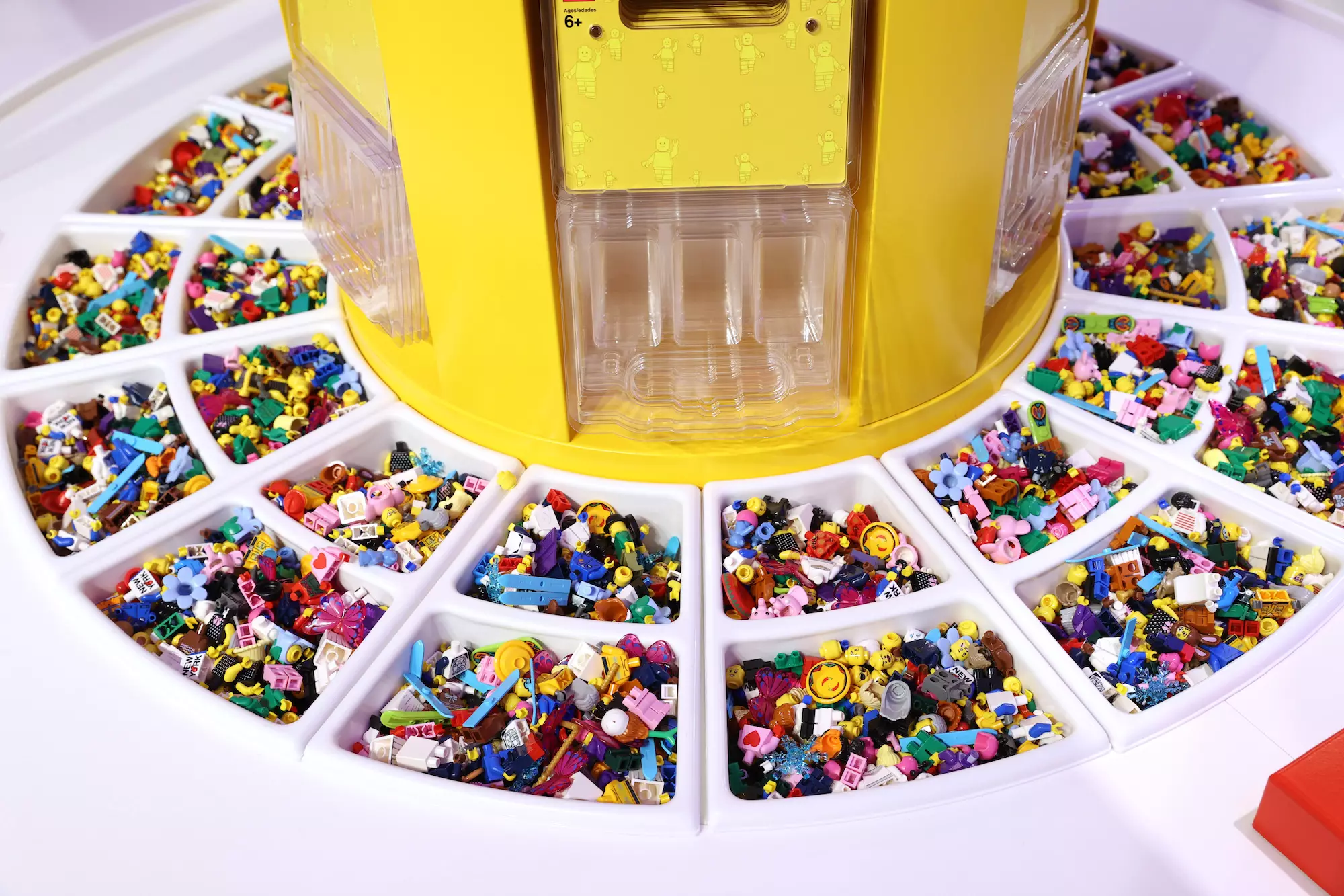 Unggulan LEGO baru yang besar dibuka di Rockefeller Center 3197_3