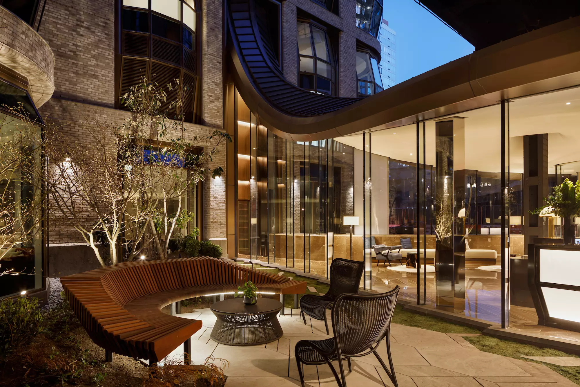 Lantern House, High Line'ın altına sıkışmış odunsu bir vaha olan özel bahçesini ortaya koyuyor 3204_4