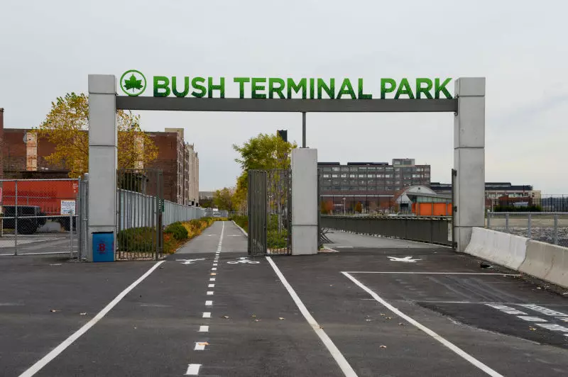 Bushi terminali Piers Park, Sunset Park