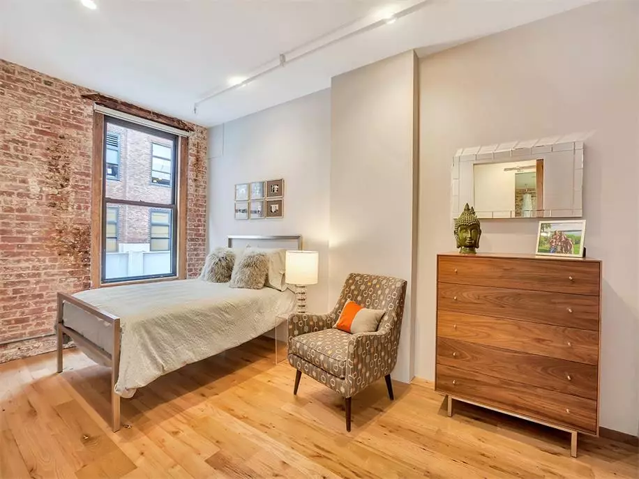 wood beam, hardwood floor, renovated chelsea loft, chef's kitchen, makabagong appliances