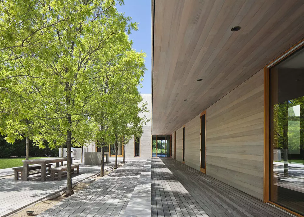 Andrew Berman Architect PLLC, Watermill Residence, Coen + Partners, 지열 에너지, 녹색 지붕, 태양열 집열기, 목재 및 광택 콘크리트,