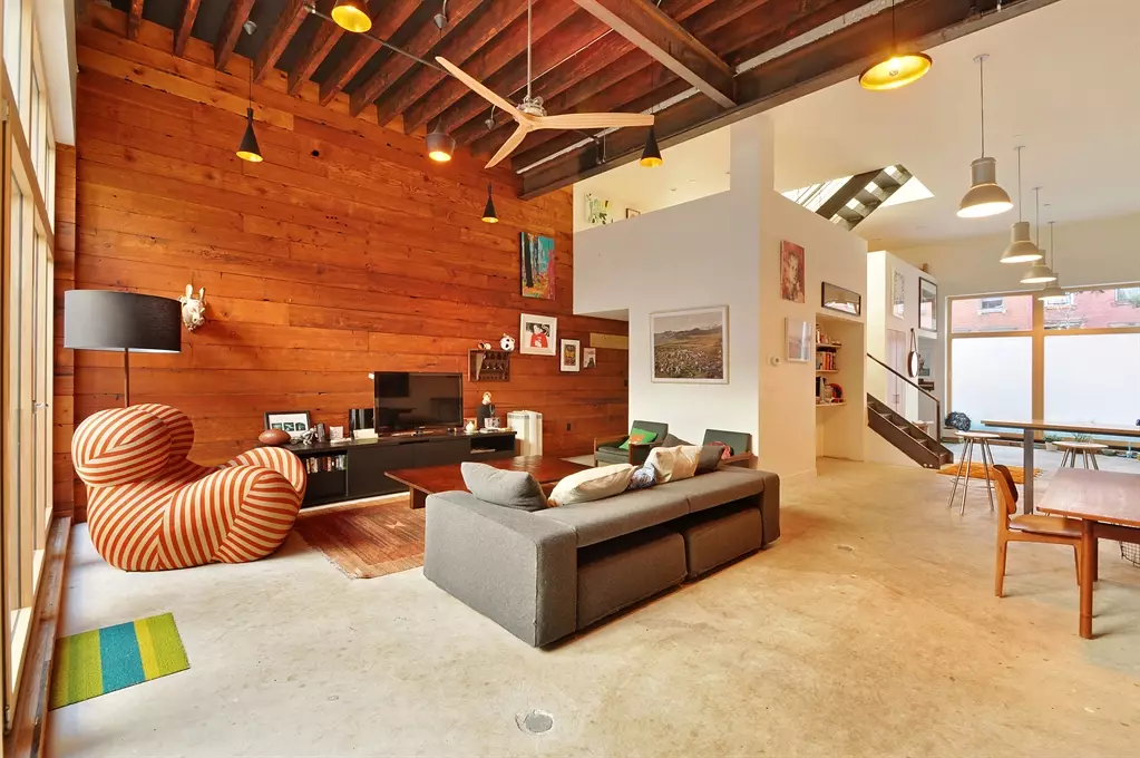 Industrial Chic Loft-Like Townhome hauv Williamsburg Nug $3.5M 32342_1