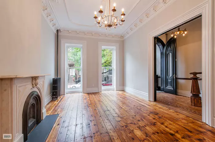 No enger Major Makeover, wonnerbar Clinton Hill Townhouse Lëschte fir $ 3,35M 32491_1