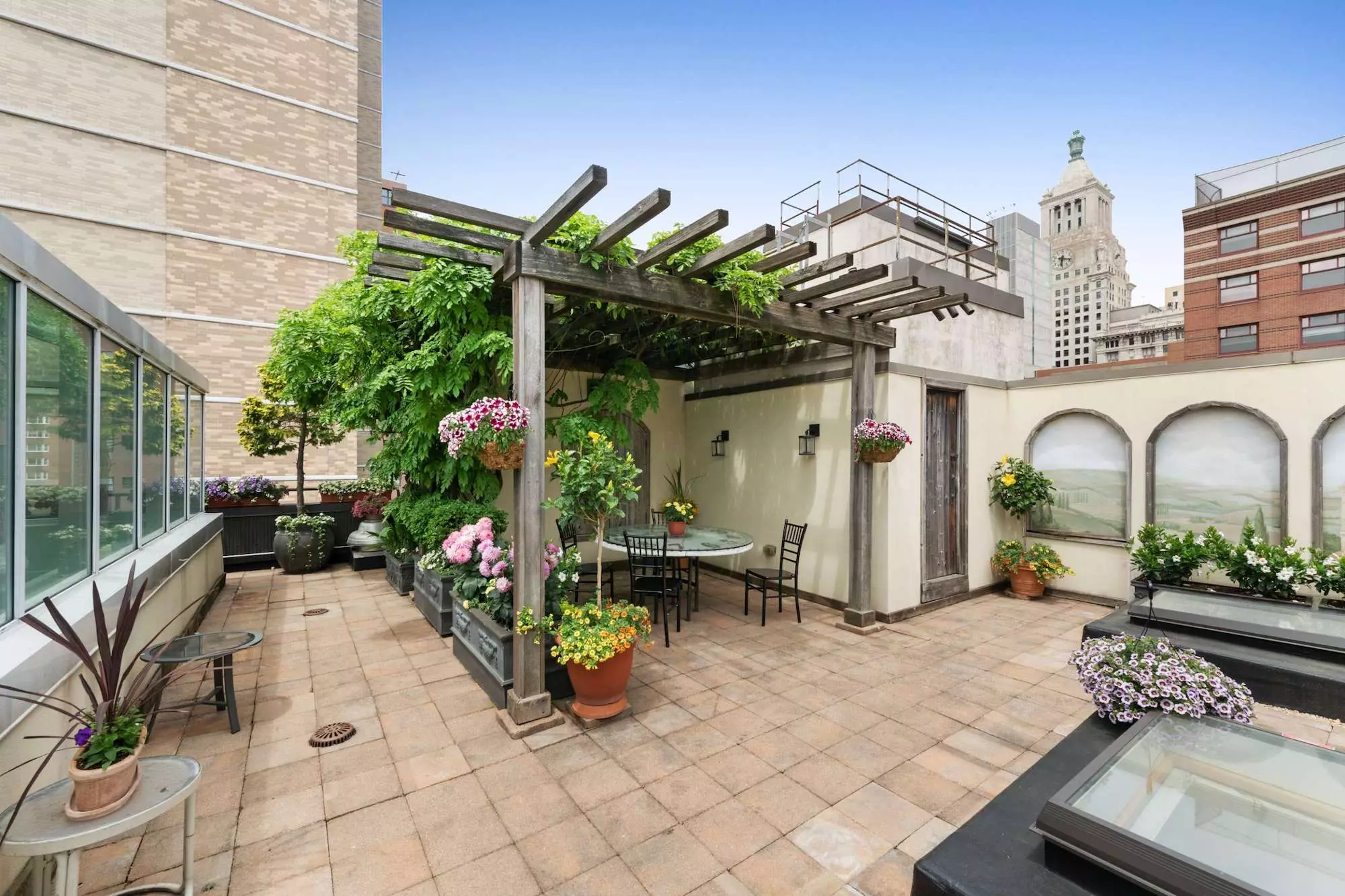 Qhov no $ 7.85M East Village penthouse muaj 40-foot iav atrium thiab Tuscan-inspired terrace 3249_12
