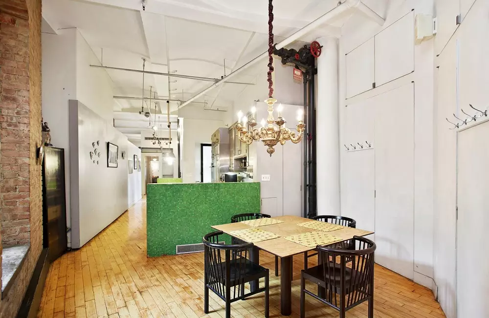 Natatanging $2.5 Million East Village Loft Ipinagmamalaki ang Barrel-Vaulted Ceilings at Napakaraming Character 32620_1