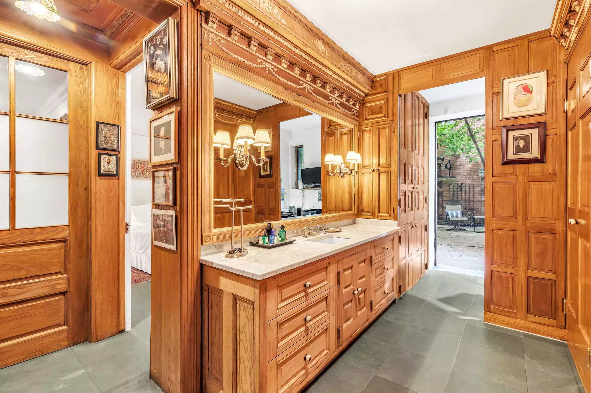 Voor $ 8,2 miljoen, een historisch herenhuis in Harlem met 10 slaapkamers en tonnen bewaard houtwerk 3277_9