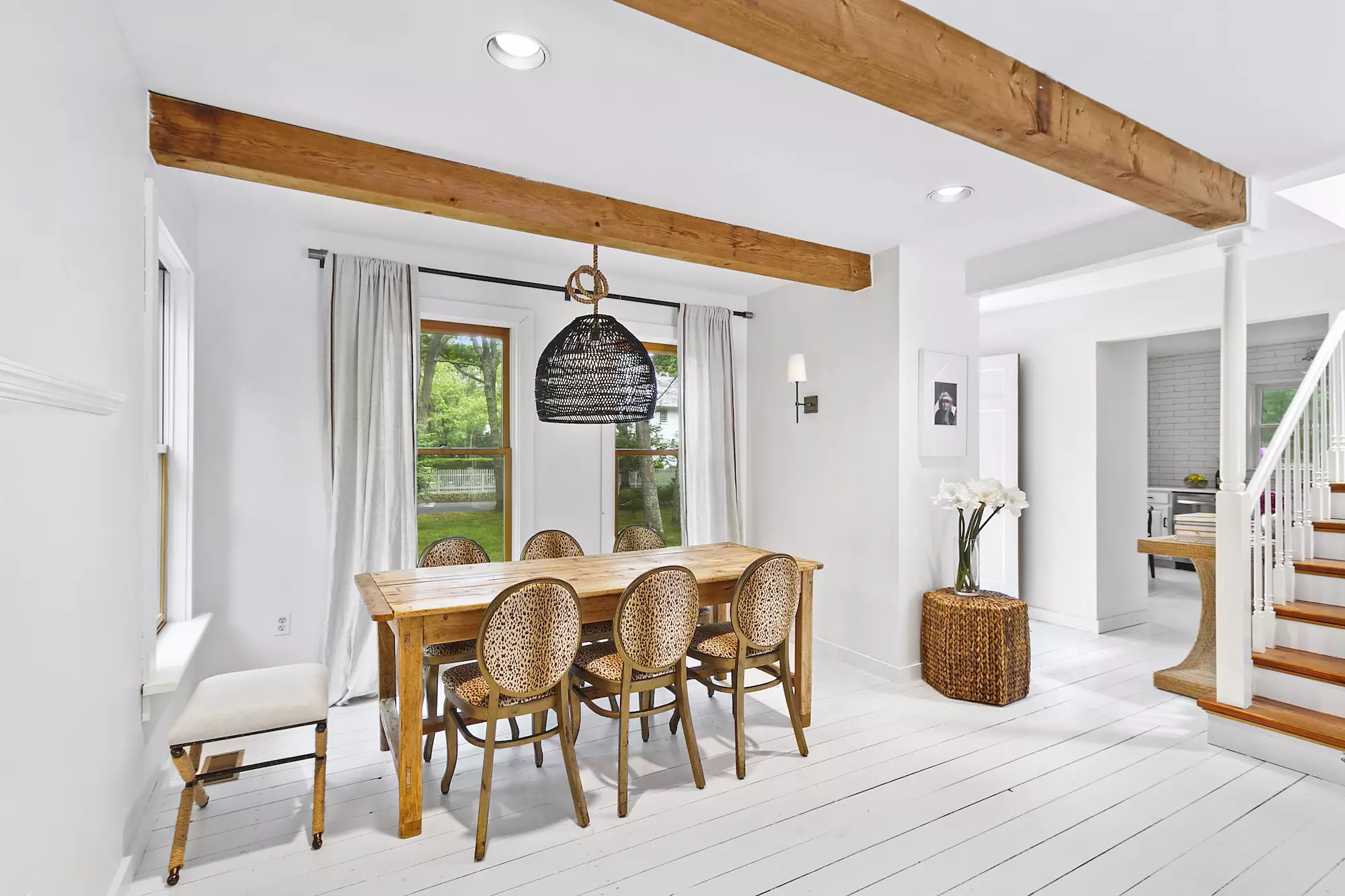 $ 1.8M Hamptons Heem ass Entspanung-prett mat knusprech Interieur an engem rouegen Haff 3279_6