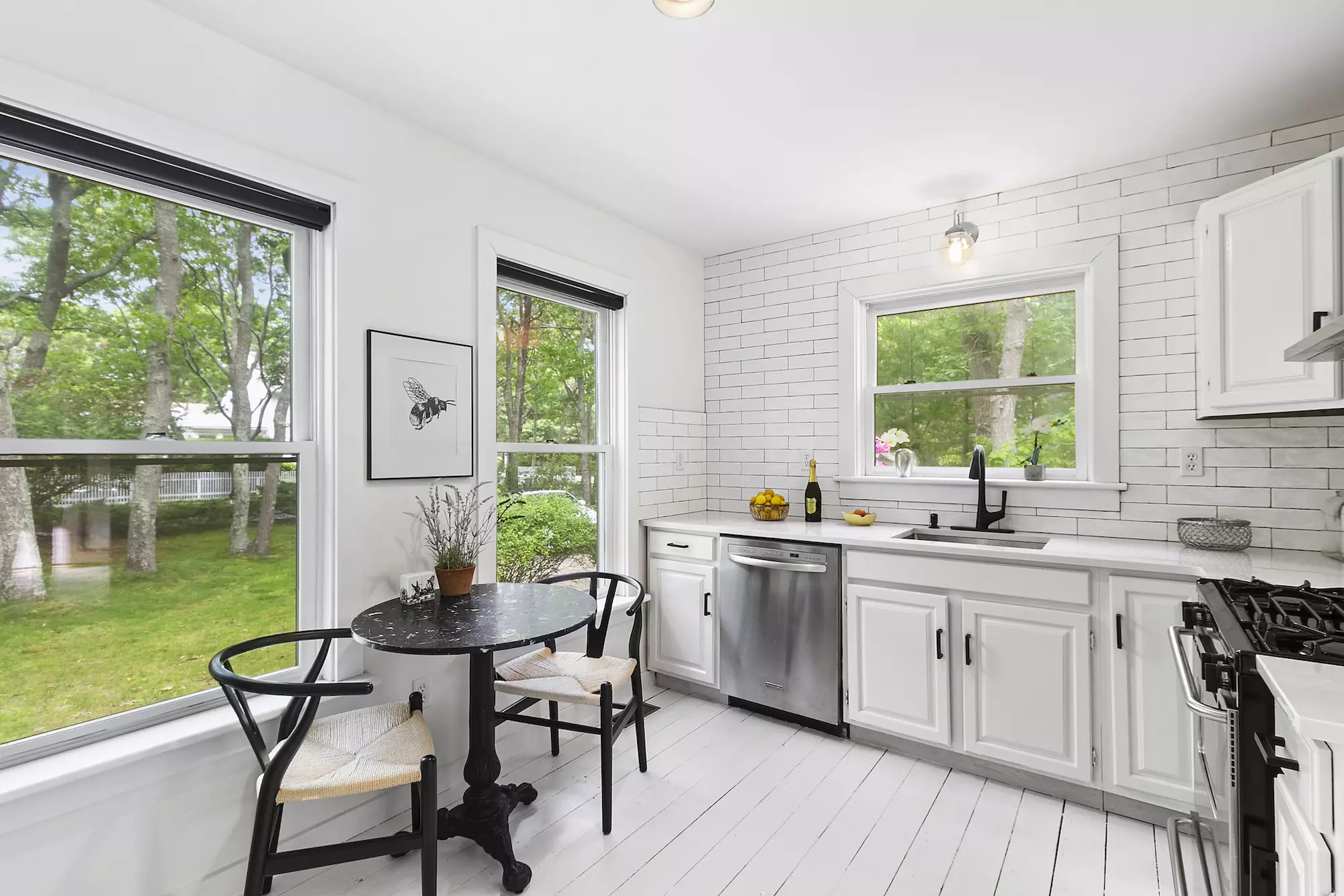 $ 1.8M Hamptons hûs is klear foar ûntspanning mei skerpe ynterieurs en in serene eftertún 3279_7