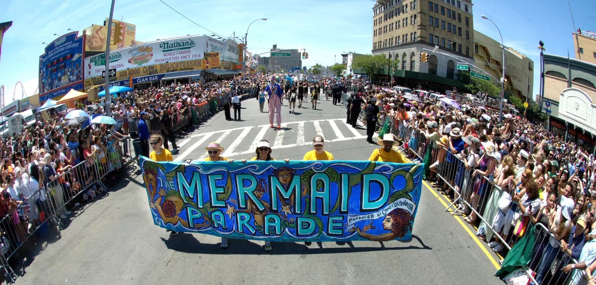 Jasiiradda Coney Island ee loo dabaaldegay Mermaid Parade in shaqsi ahaan loo qabto Sebtembar 3281_2