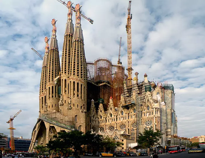 La Sagrada Familia Barcelona, La Sagrada Familia, monumentet e Barcelonës