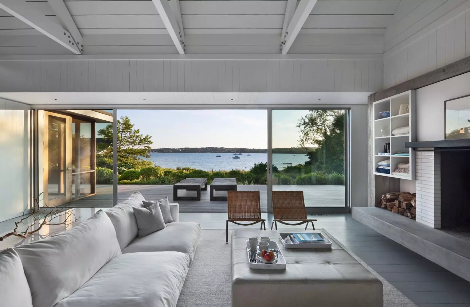 Perancang Rumah Danau Montauk oleh Robert Young Architecture & Interiors