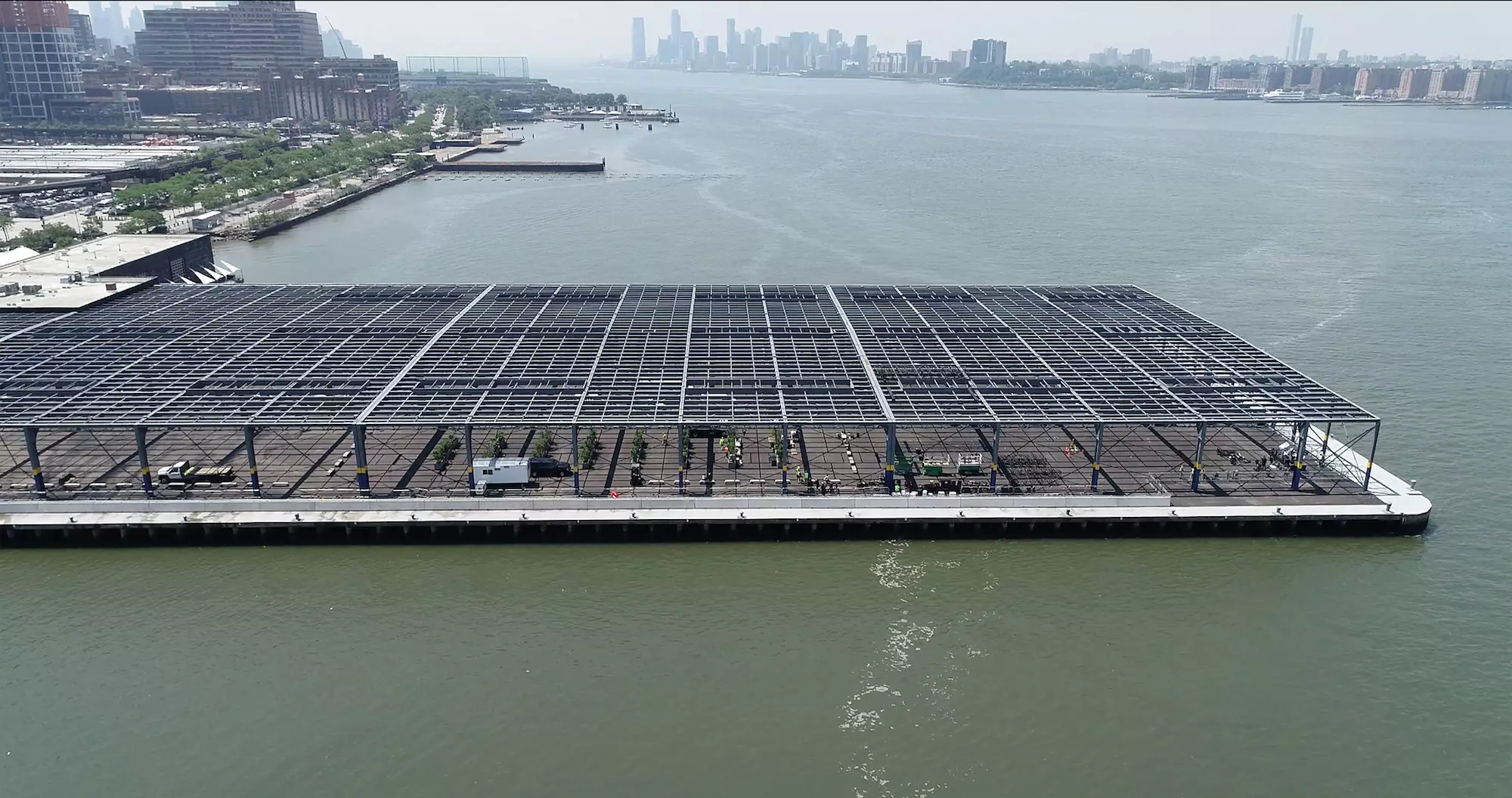 Od vlečné libry po veřejný park se oficiálně otevírá Pier 76 na západní straně Manhattanu 3335_2