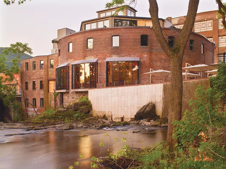 The Roundhouse at Beacon Falls is een voormalig industrieel terrein dat een lokaal ontworpen uitje is geworden 33547_1