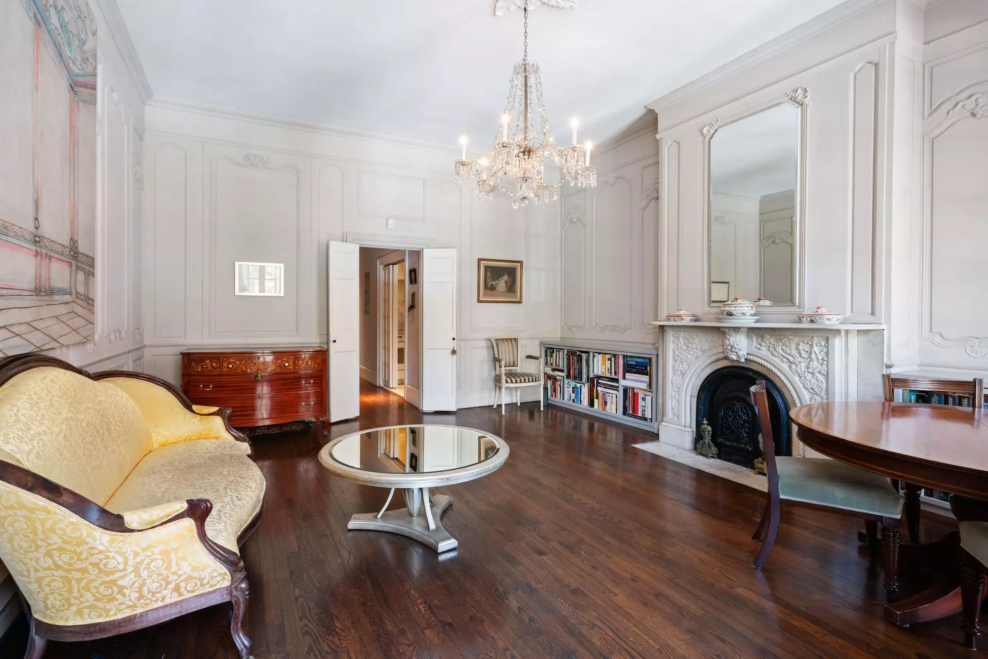 Op engem historesche Block zu Chelsea freet en elegante Schlofzëmmer $ 1,6M 3359_3