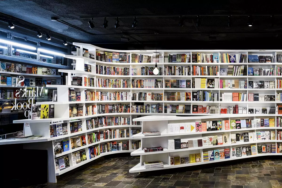 St. Mark's Bookshop, Clouds Architecture Office, niaj hnub khw muag khoom tsim, NYC phau ntawv khw